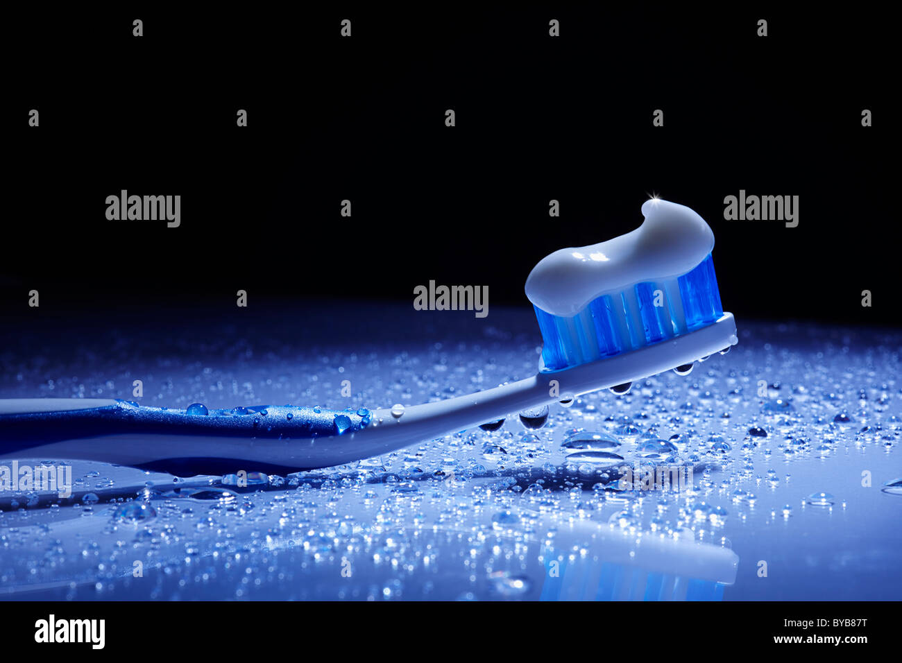 Toothbrush and toothpaste water hi-res stock photography and images - Alamy