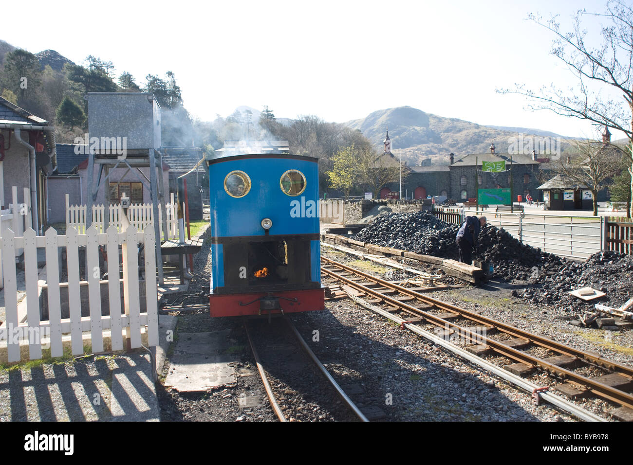 Llyn Padarn railway steam train in Llanberis and the Welsh Slate Museum ...