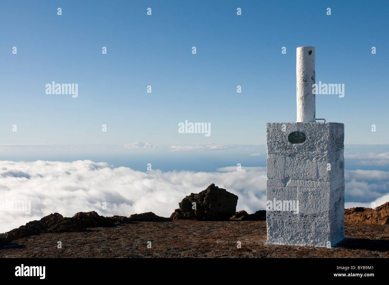 Above the clouds on the rim of the Volcano de Taburiente, La Palma ...