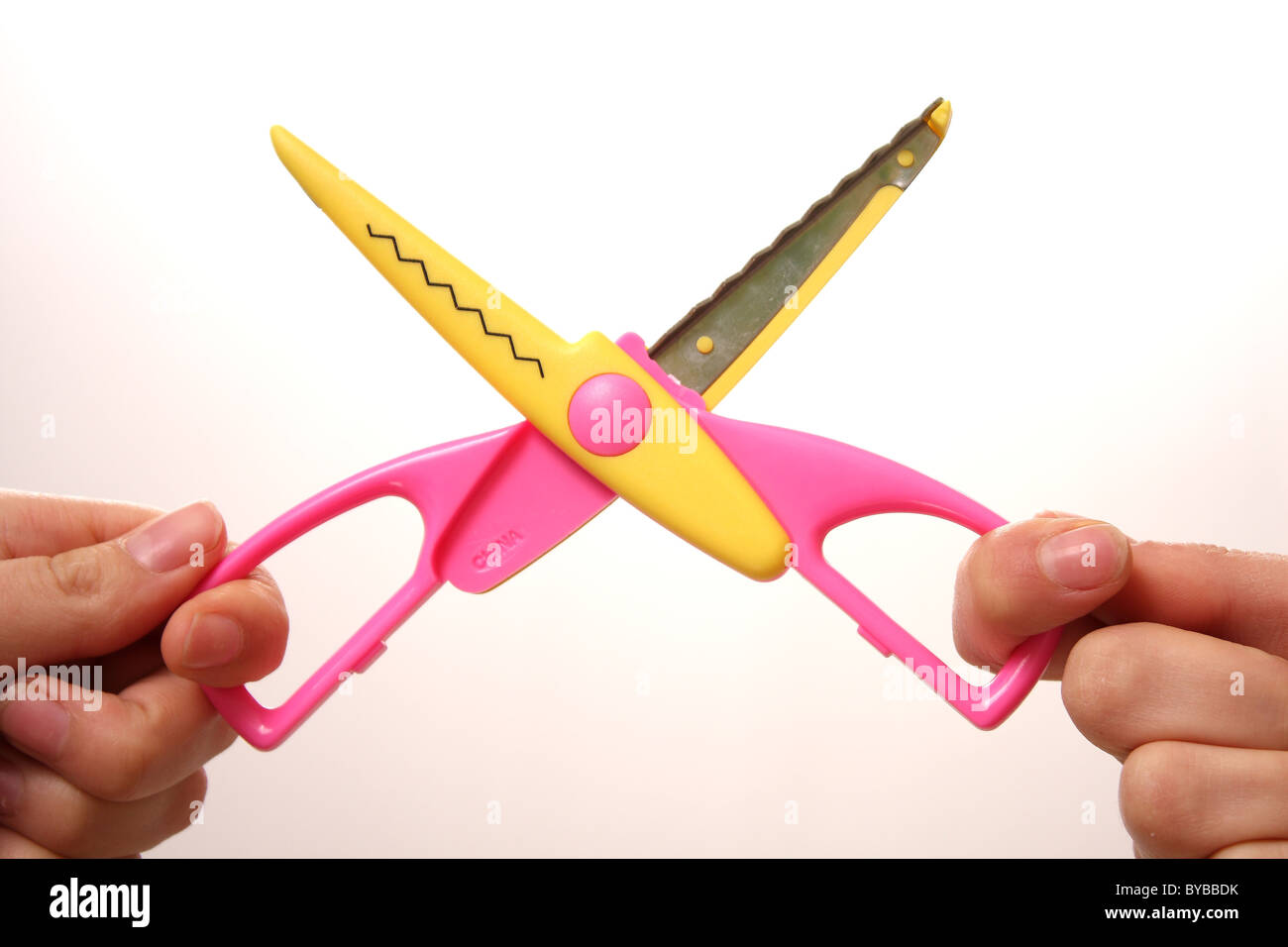 Pinking shears fabric hi-res stock photography and images - Alamy