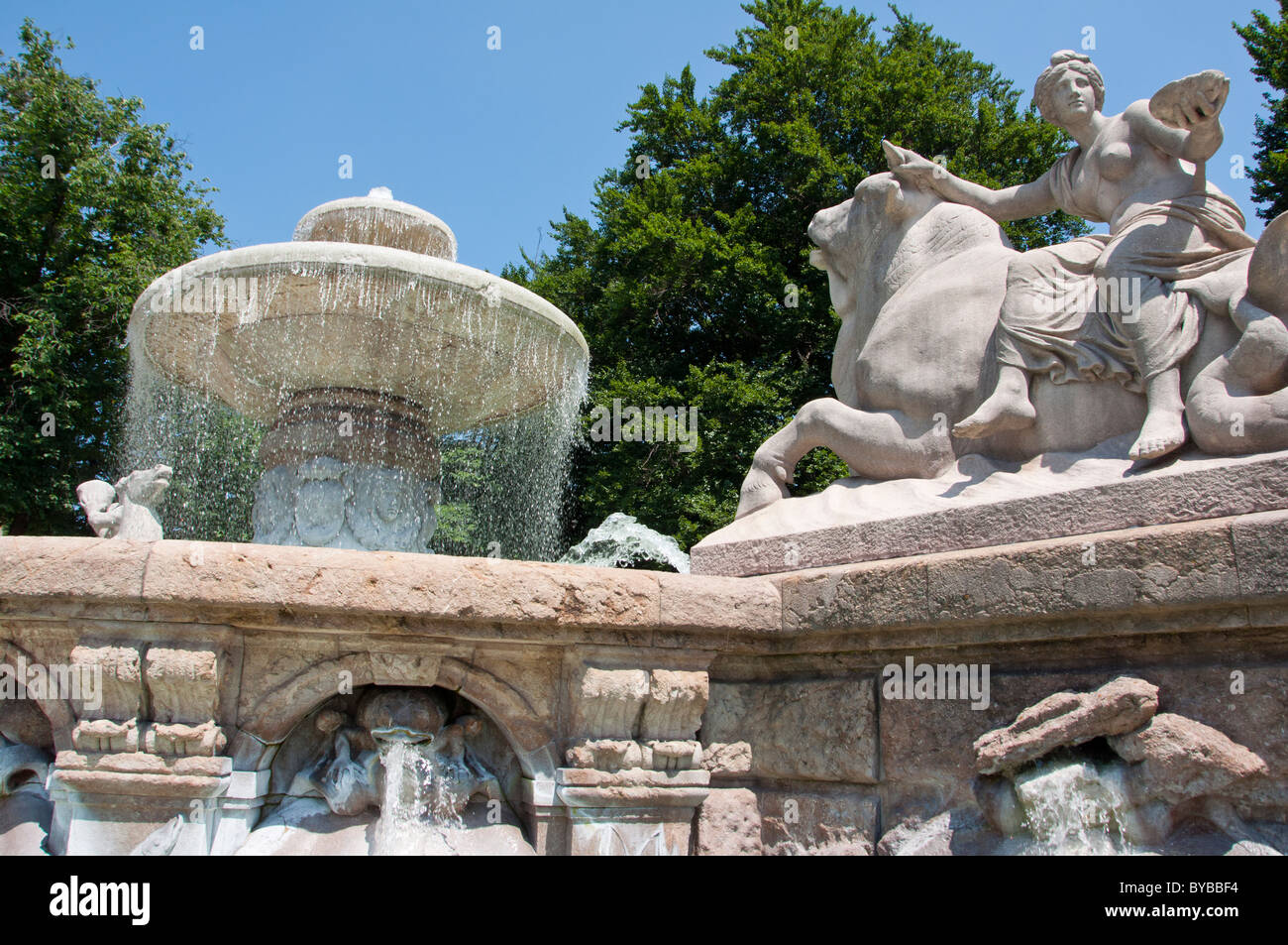 Wittelsbacher Brunnen fountain at Lenbach Platz in Munich, Bavaria ...