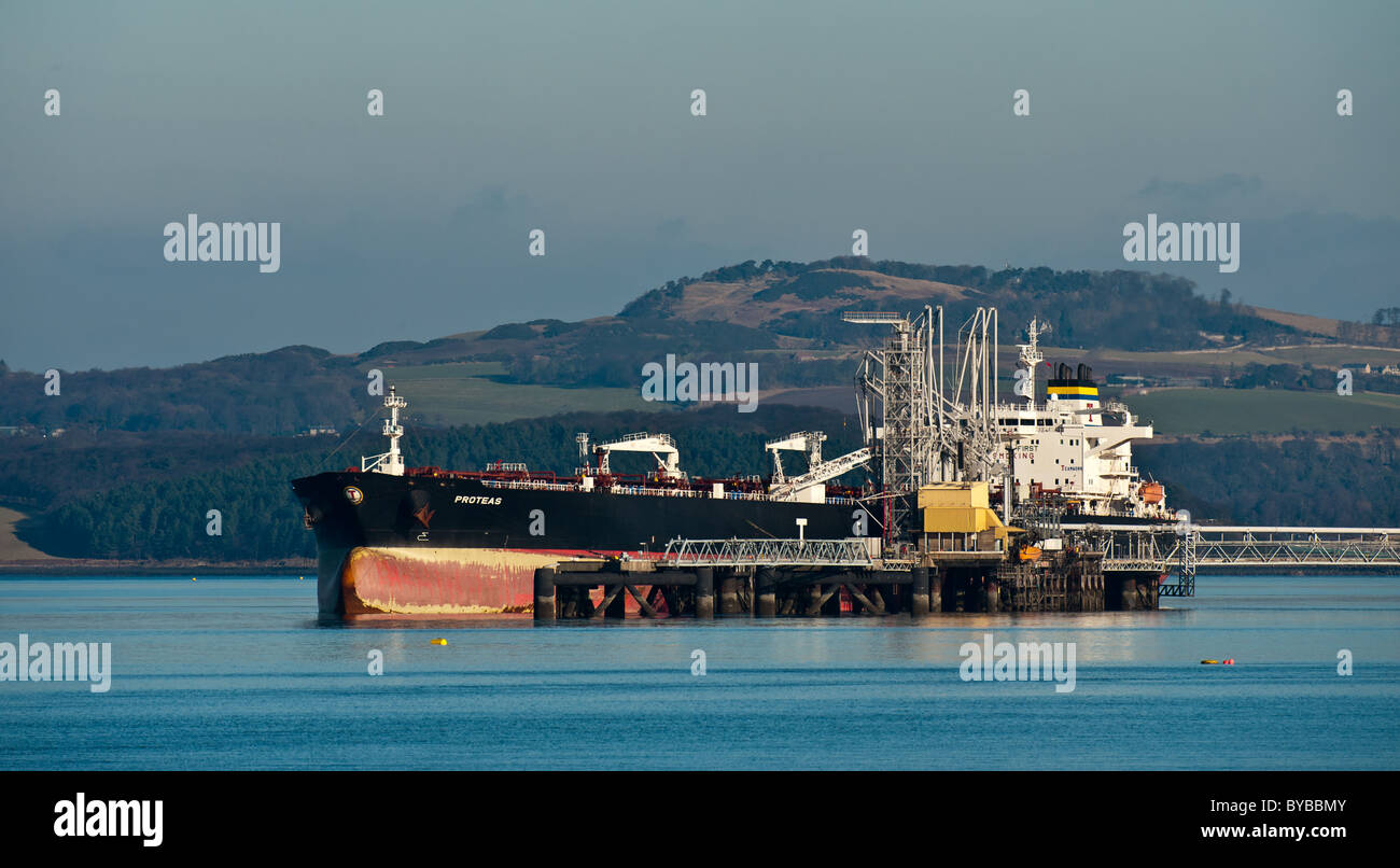 Oil tanker at berth hi-res stock photography and images - Alamy