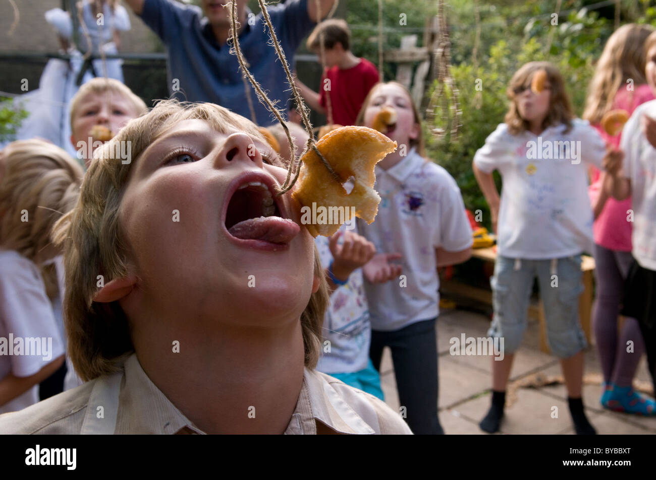Children eating doughnuts hi-res stock photography and images - Alamy