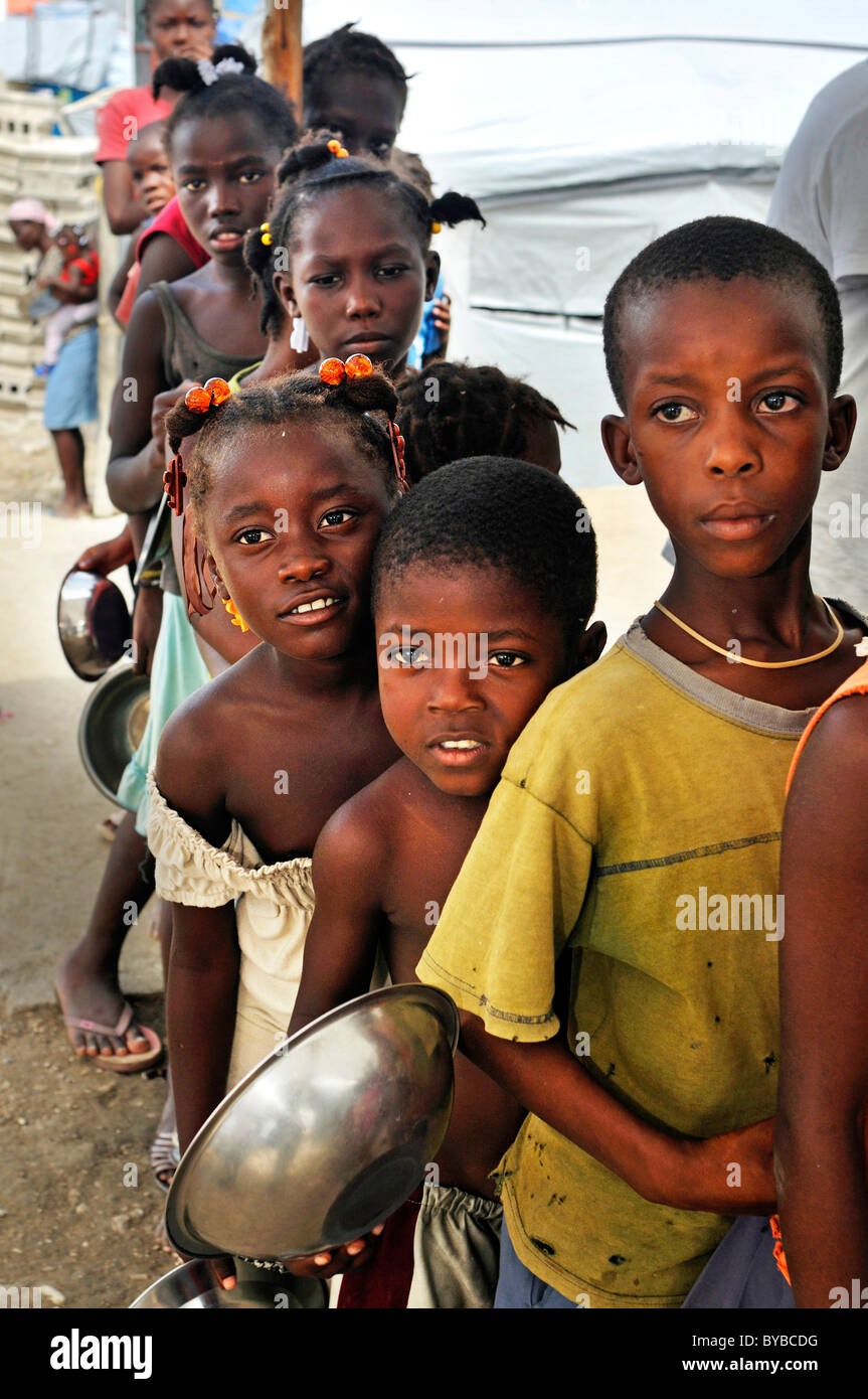Food distribution hi-res stock photography and images - Alamy