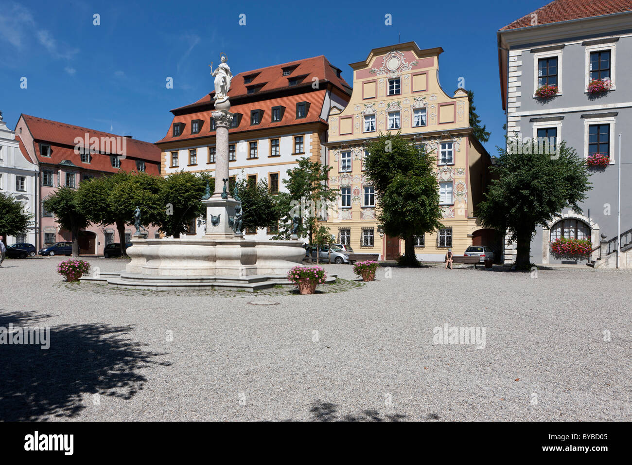 Karlsplatz square with Marienbrunnen fountain, Neuburg an der Donau ...