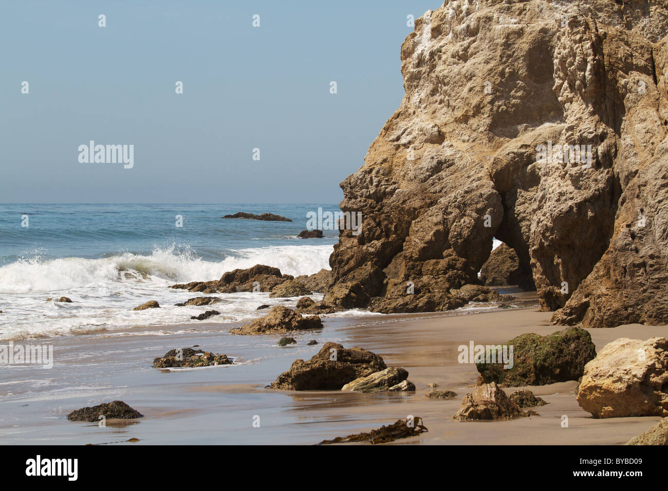 Cliff at the beach hi-res stock photography and images - Alamy