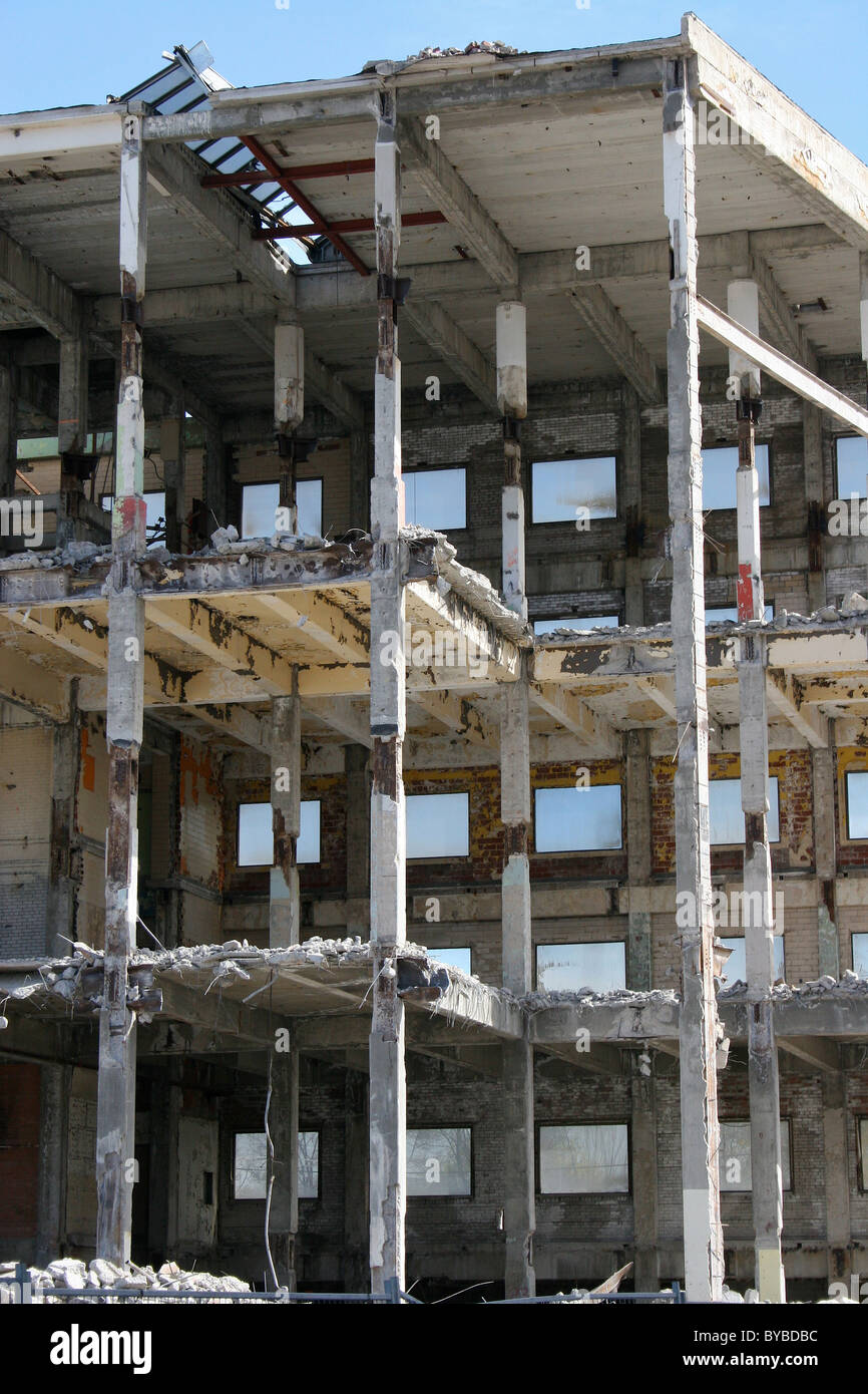 Smashed building hi-res stock photography and images - Alamy