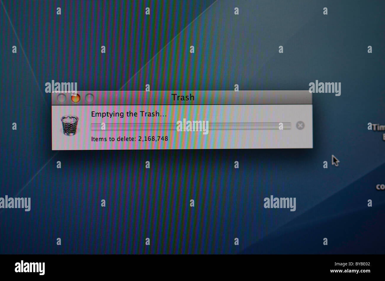 Recycle bin computer hi-res stock photography and images - Alamy