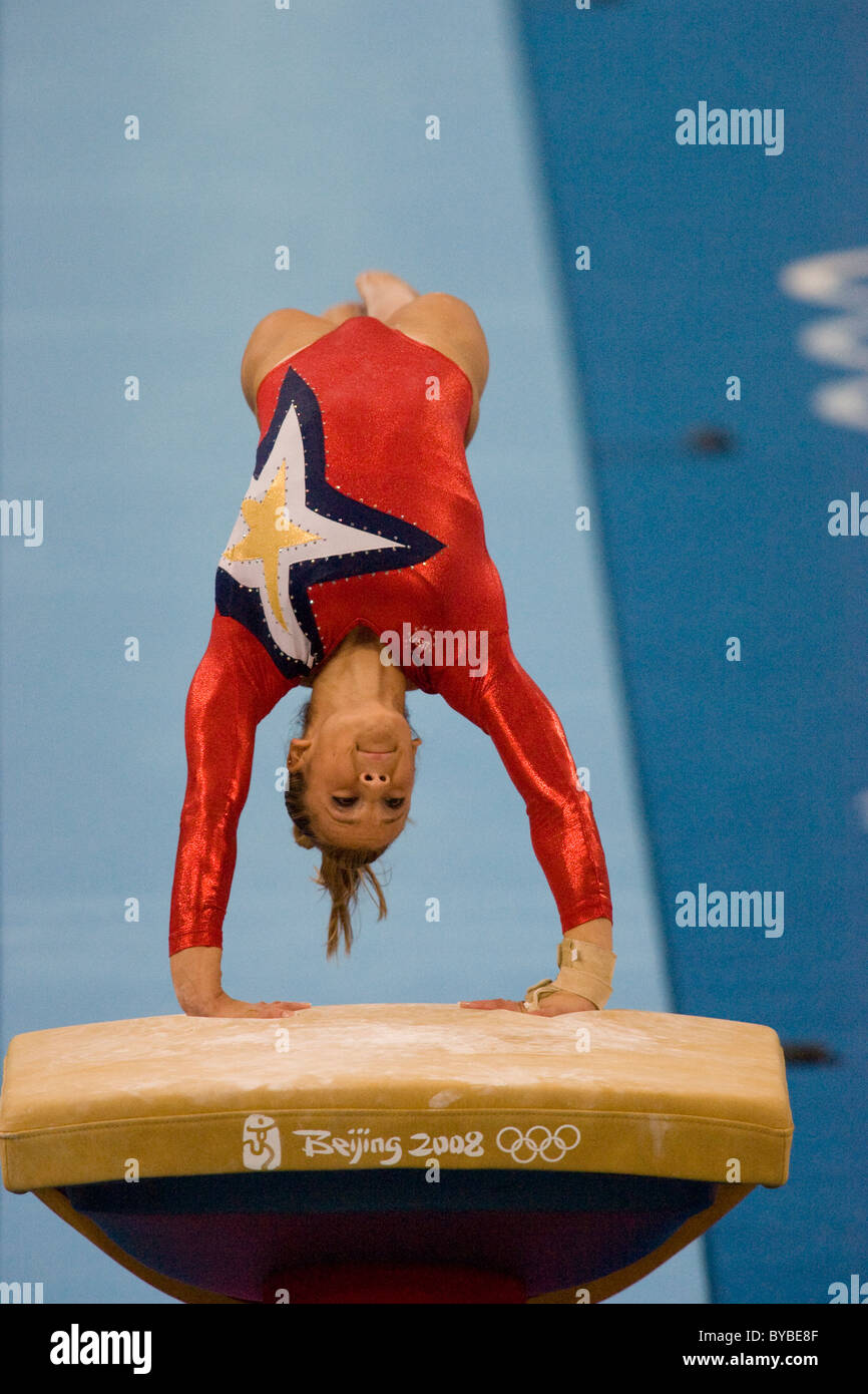Teenager girl gymnast vault hi-res stock photography and images - Alamy