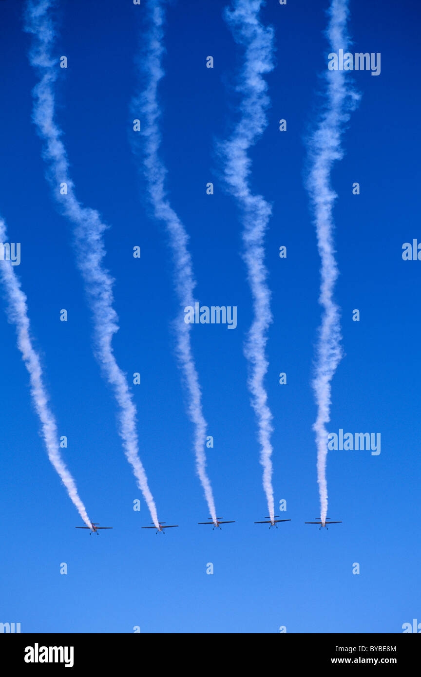 Five planes formation hi-res stock photography and images - Alamy
