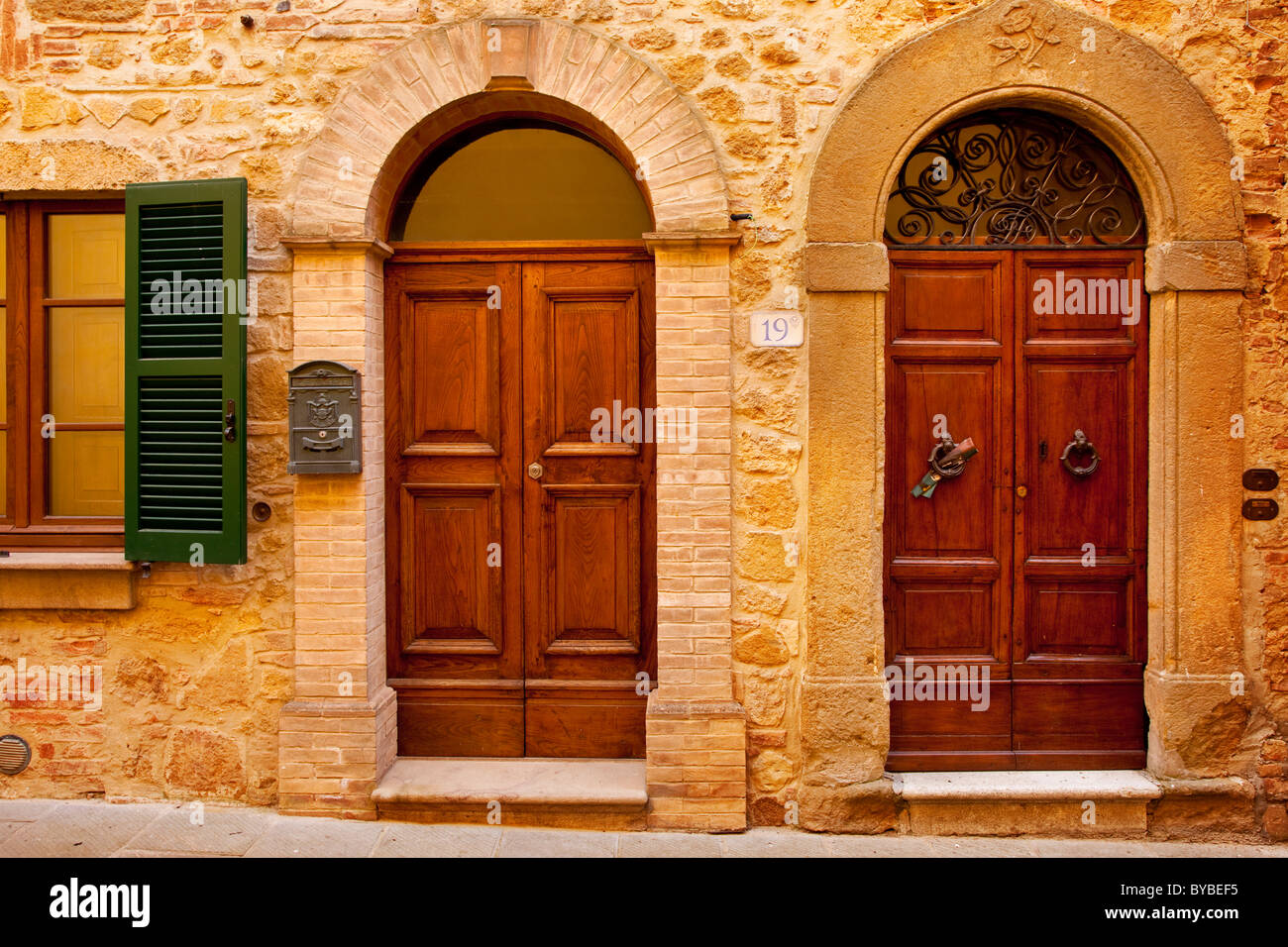 Front doors arch hi-res stock photography and images - Alamy