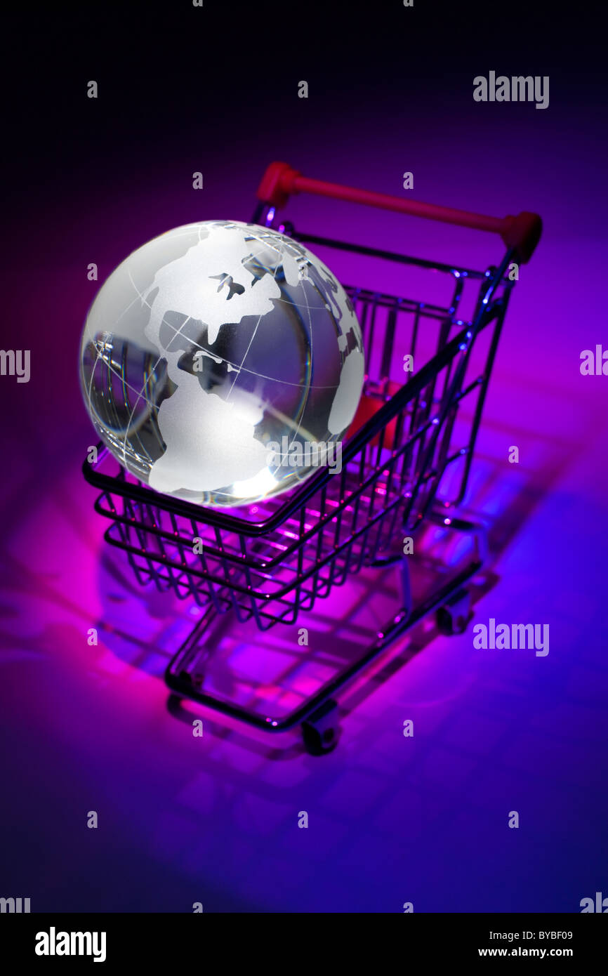Shopping world map hi-res stock photography and images - Alamy