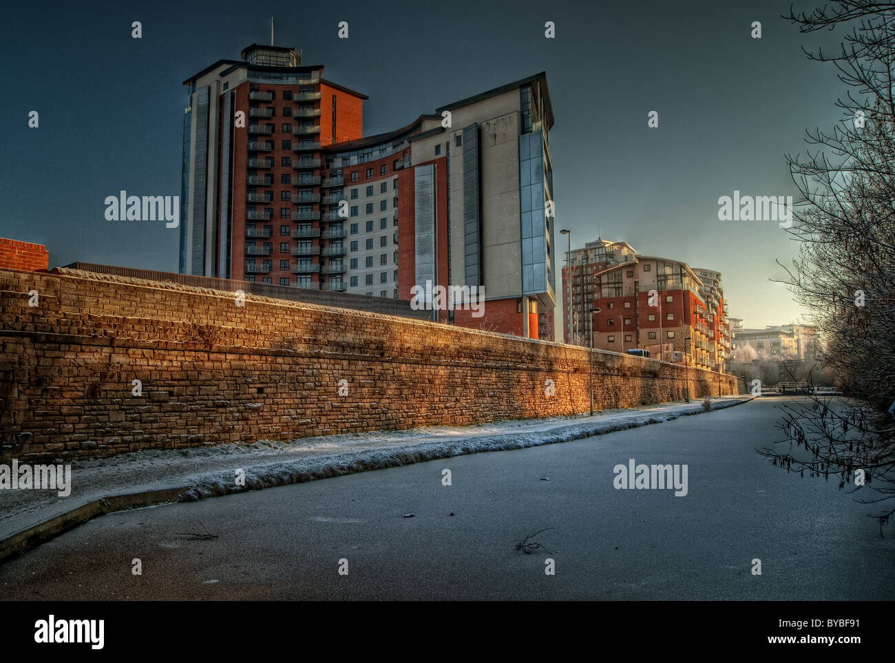 Frozen Leeds & Liverpool canal, Leeds Stock Photo - Alamy