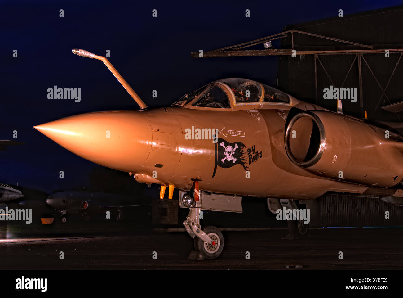 Raf buccaneer gulf war jet hi-res stock photography and images - Alamy