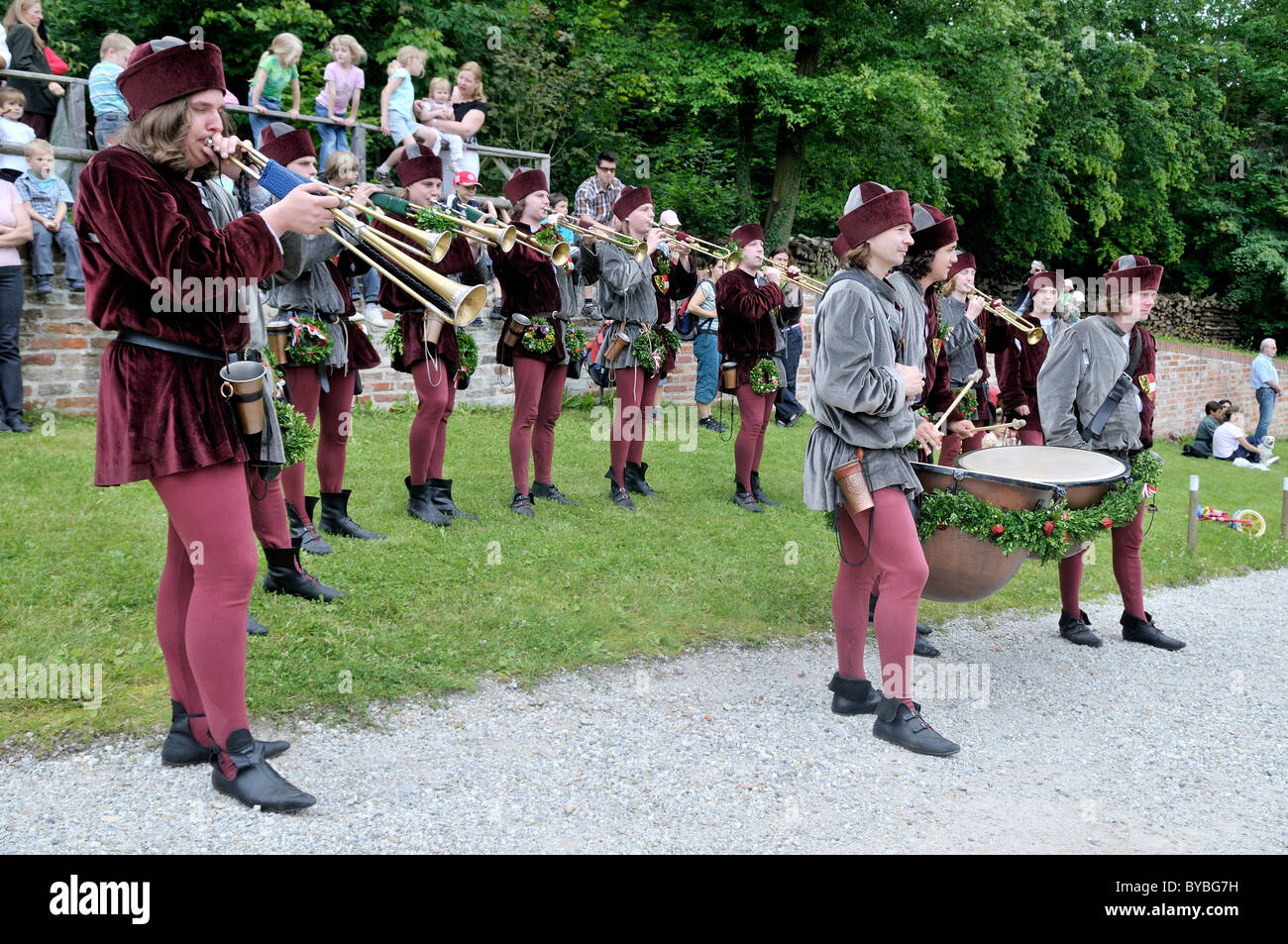 Medieval musicians hi-res stock photography and images - Alamy