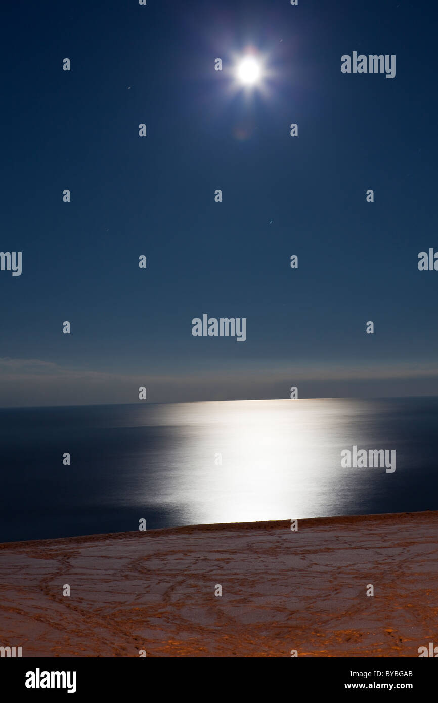Sea night time moonlight reflection hi-res stock photography and images ...