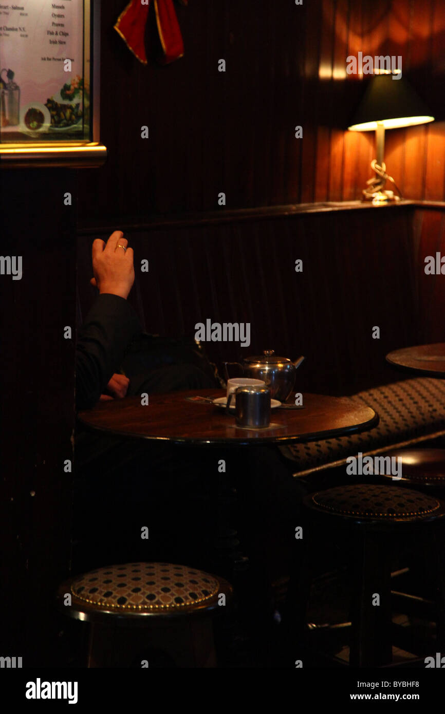 Ireland, Dublin, Irish bar, hand Stock Photo - Alamy