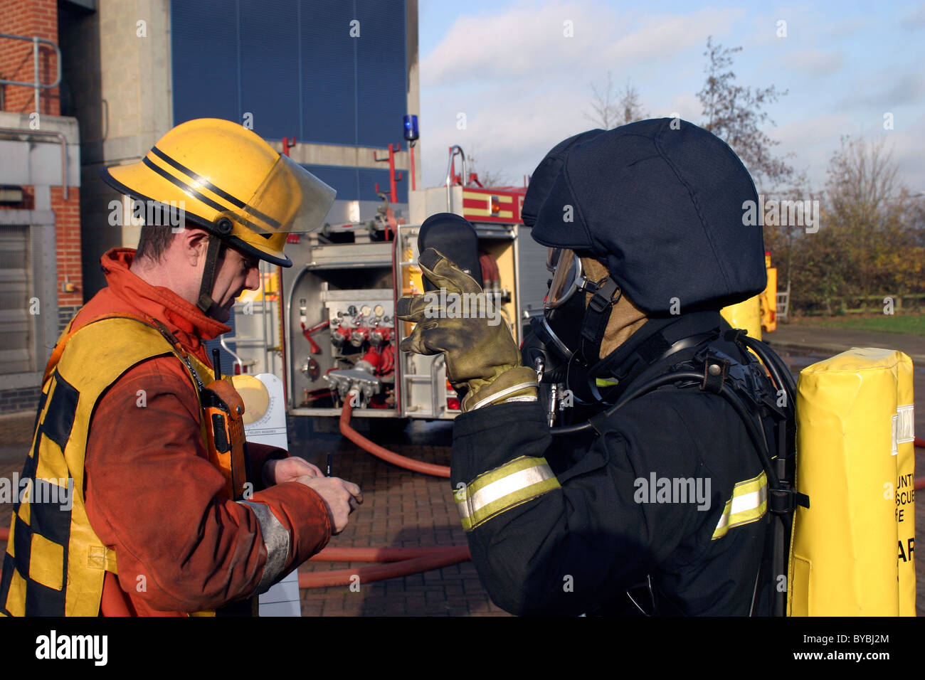 fire service recruits carrying out ba training uk Stock Photo - Alamy