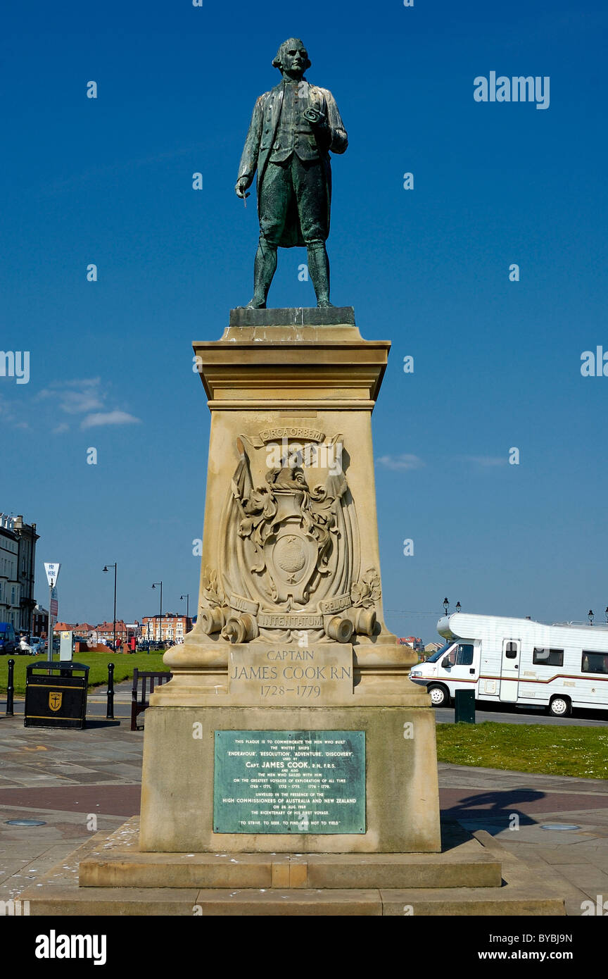 captain James cook statue Whitby england uk Stock Photo - Alamy