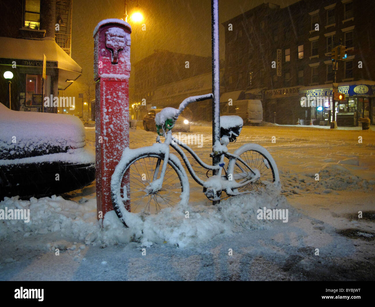 Snowstorm night new york horizontal hi-res stock photography and images ...