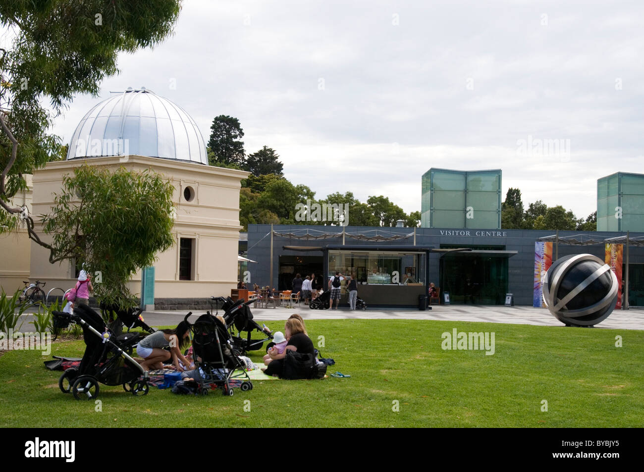 Observatory building and visitor centre at the Royal Botanic Gardens ...
