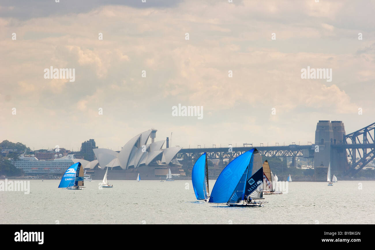Small boats, dinghies and windsurfers in front of Sydney Opera House ...