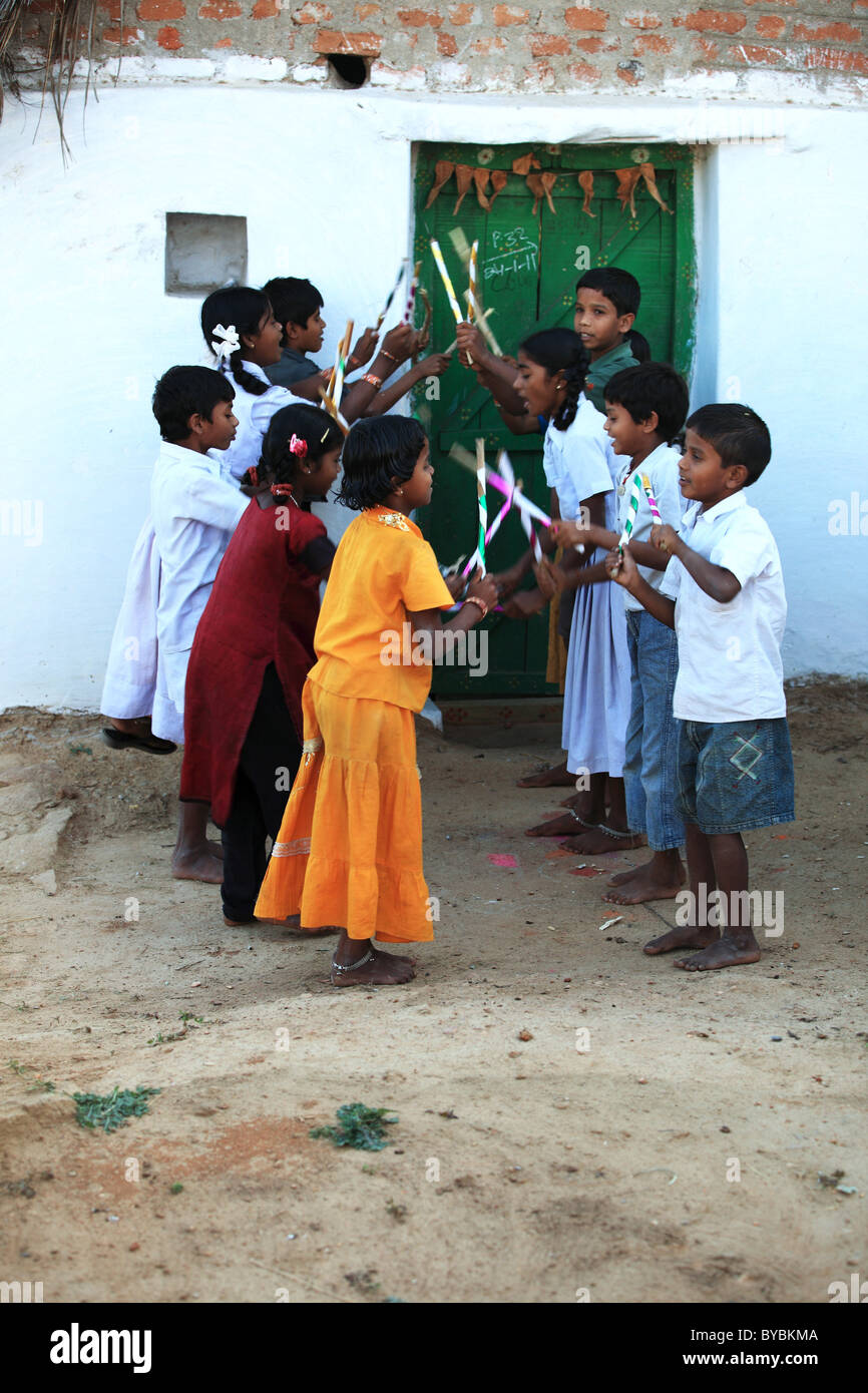 Happy kids asia hi-res stock photography and images - Alamy