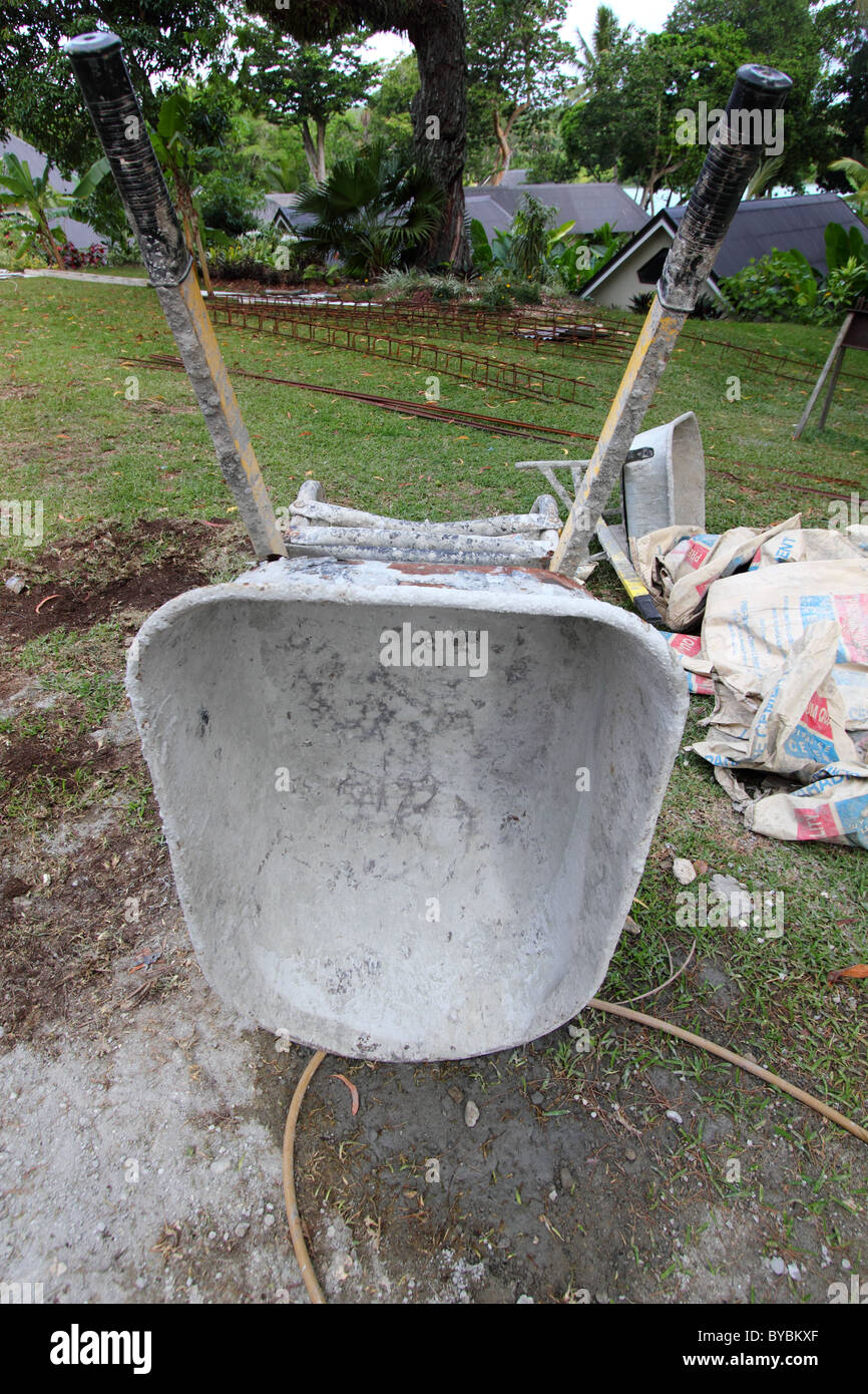 WHEELBARROW ON CONSTRUCTION SITE B Stock Photo - Alamy