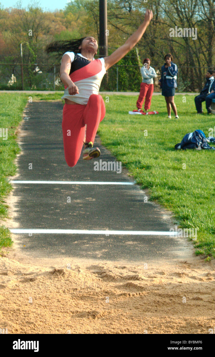 Teen track and field jump hi-res stock photography and images - Alamy