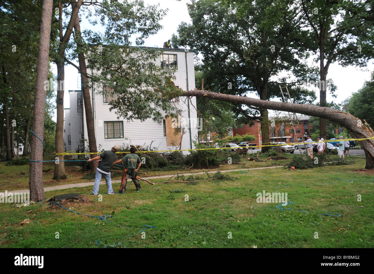 Crashed building hi-res stock photography and images - Alamy