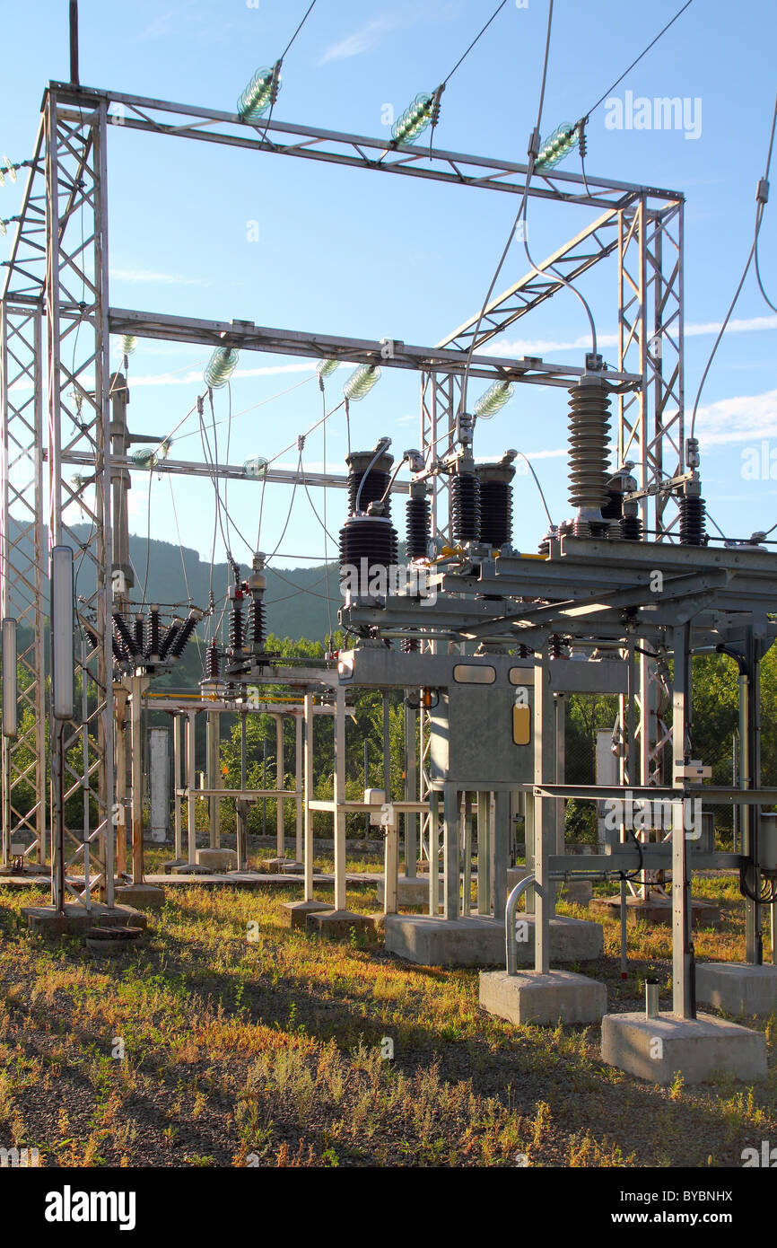 Electric transformer hi-res stock photography and images - Alamy