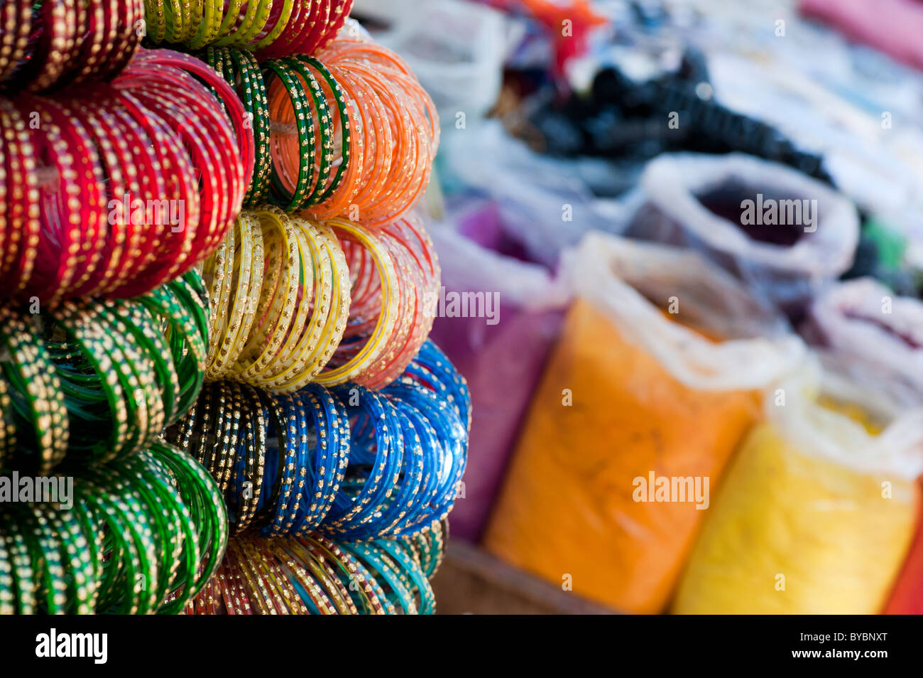 Bangle stall hi-res stock photography and images - Alamy