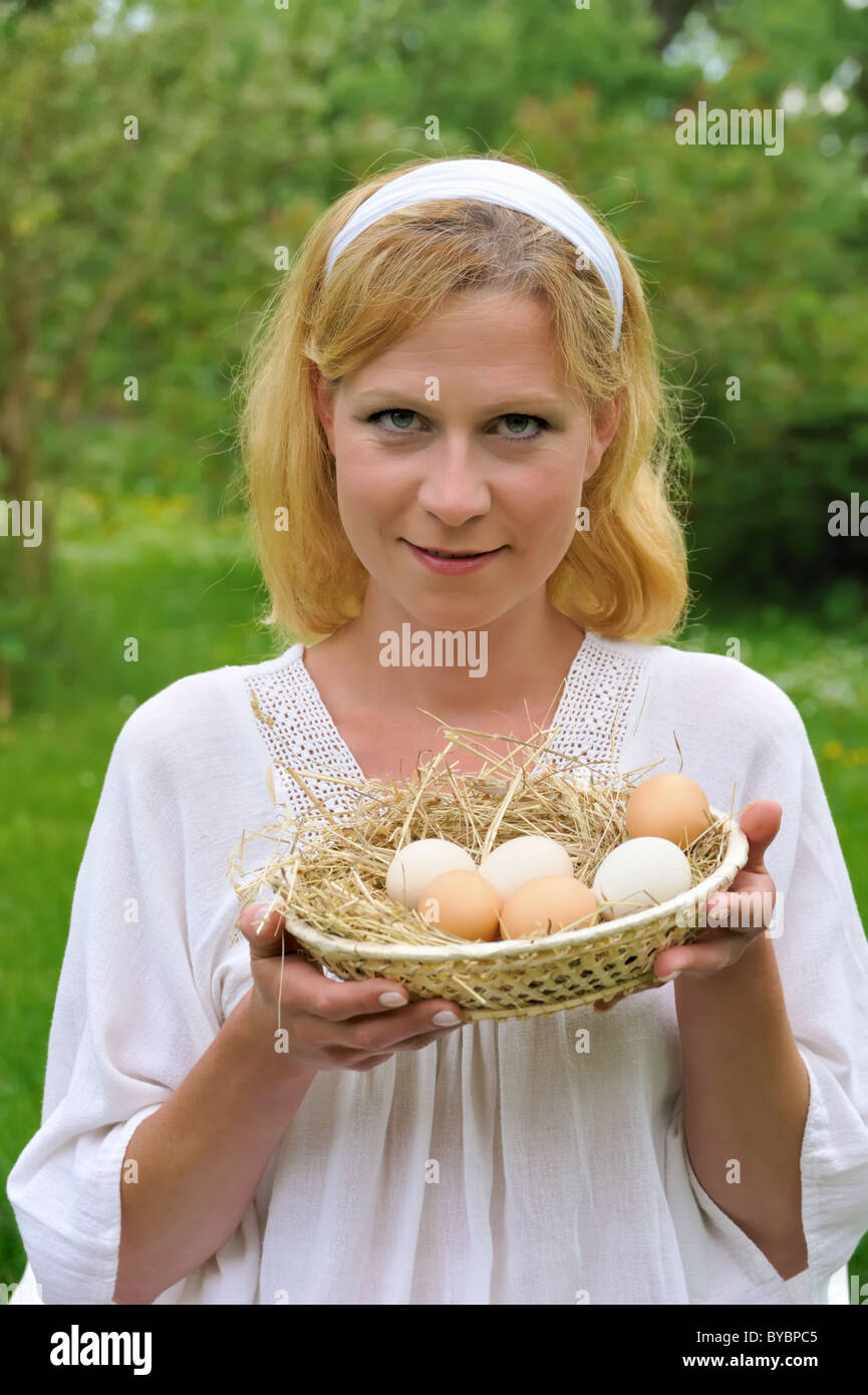 Eggs from happy chicken hi-res stock photography and images - Alamy