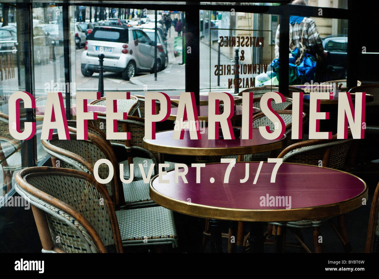 Parisian cafe hi-res stock photography and images - Alamy
