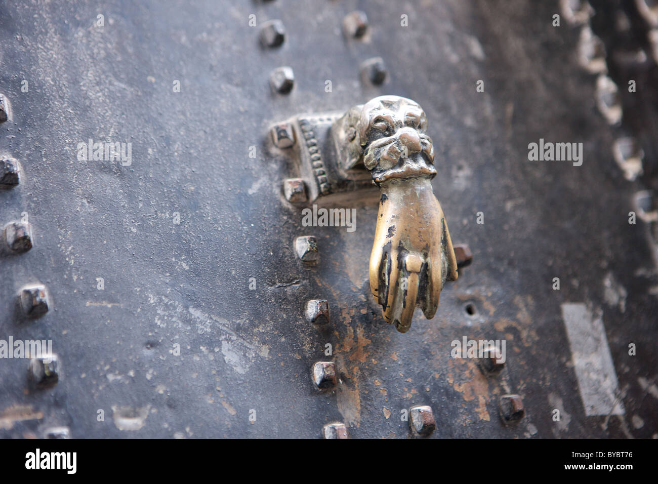 Traditional Syrian door knocker, Aleppo, Syria Stock Photo - Alamy