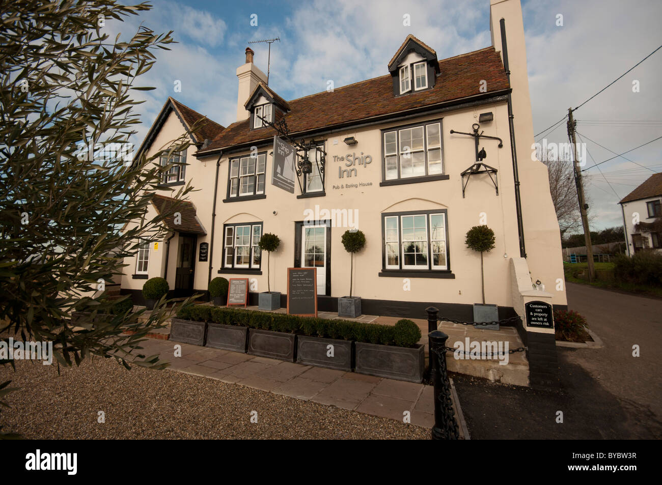 The Ship Inn Public house in Conyer Kent England UK Stock Photo - Alamy