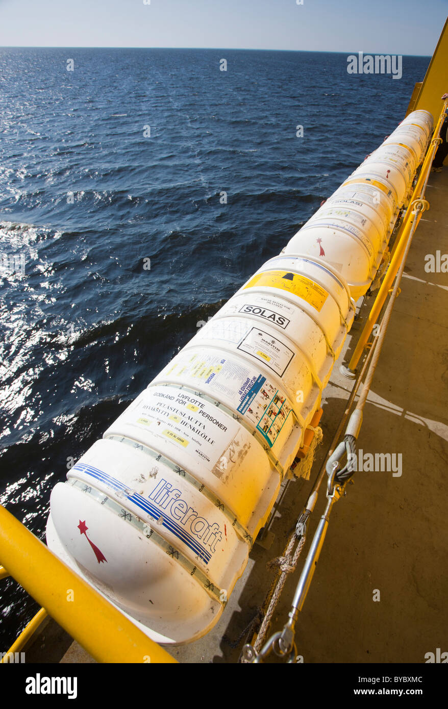 Life Raft High Resolution Stock Photography and Images - Alamy