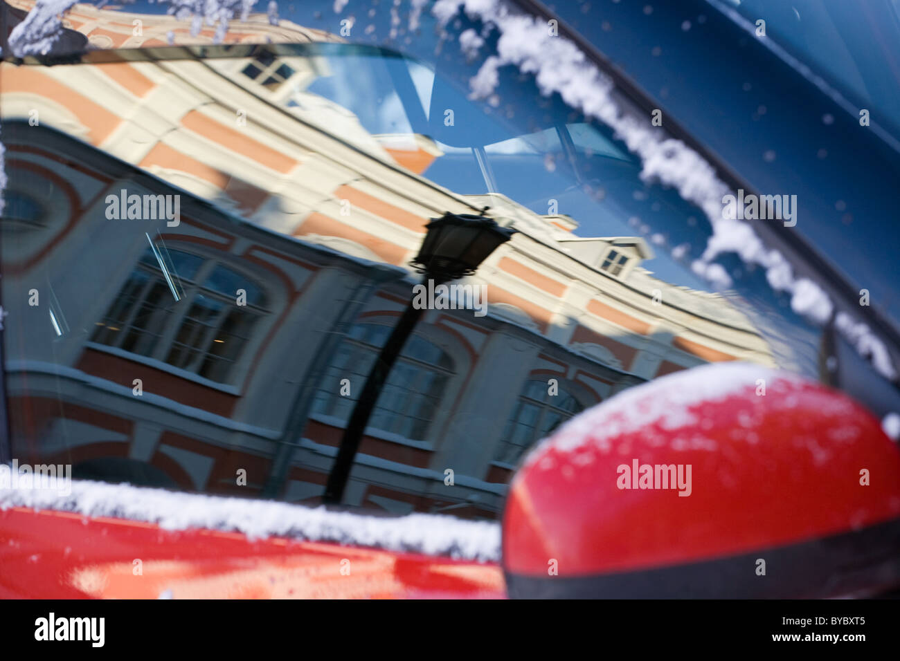 Car reflection building hi-res stock photography and images - Alamy