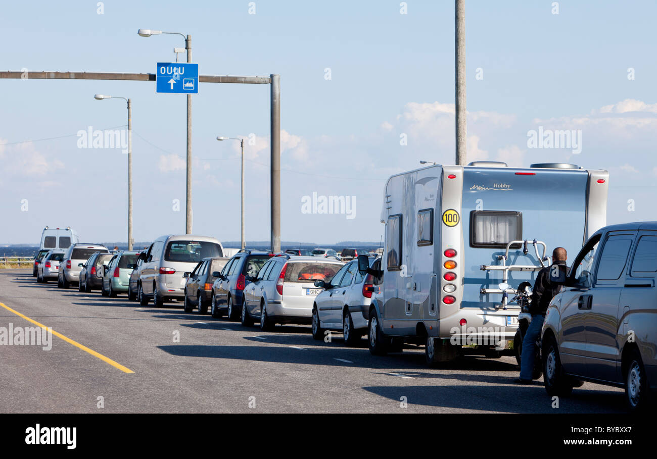 Cars queuing to ferryboat , which transports them to Hailuoto Islet ...