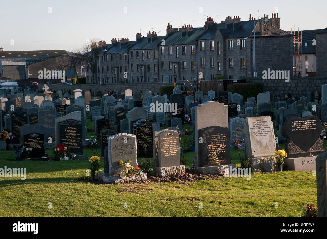 Houses overlooking cemetery hi-res stock photography and images - Alamy