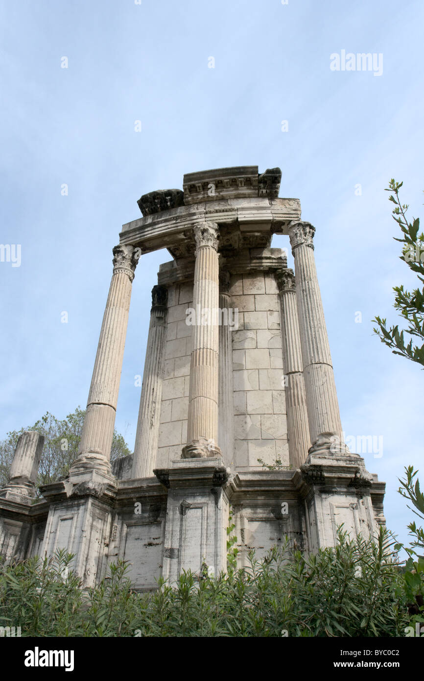 Rome, Italy. Temple of Vesta in the Roman Forum Stock Photo - Alamy