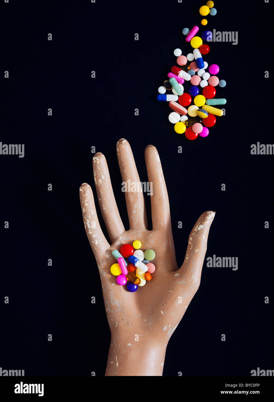 DUMMY HAND WITH PHARMACEUTICAL CAPSULES PILLS & TABLETS IN PALM Stock ...