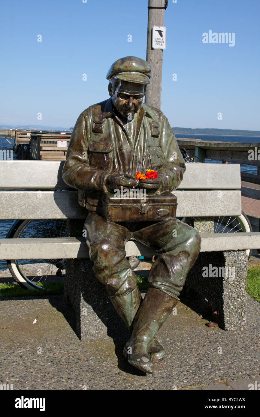 Statue sitting on bench in hi-res stock photography and images - Alamy