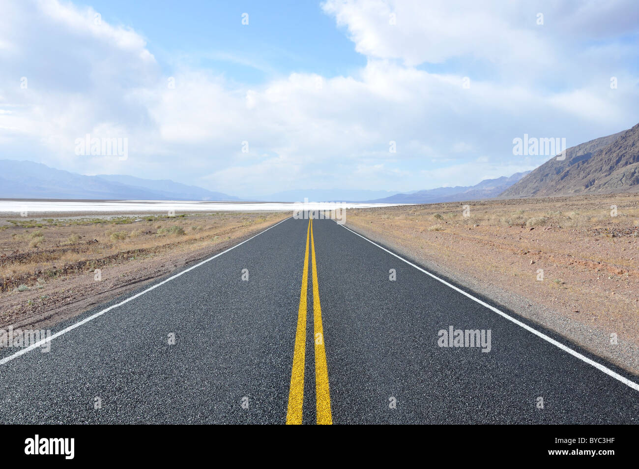 Closeup of the yellow road dividing line Stock Photo - Alamy