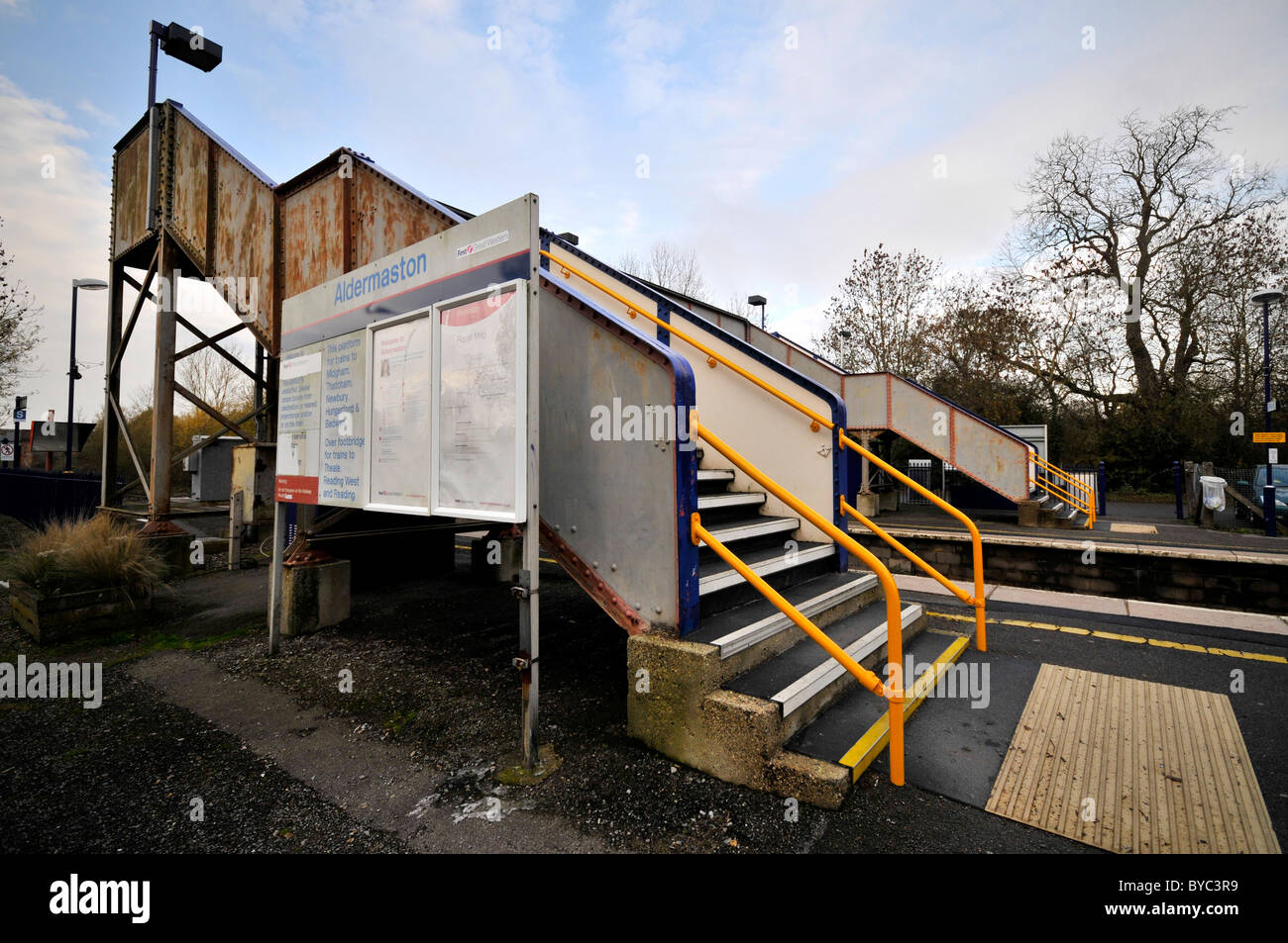 Aldermaston Station Berkshire UK Platform Tracks Foot Bridge Stock ...