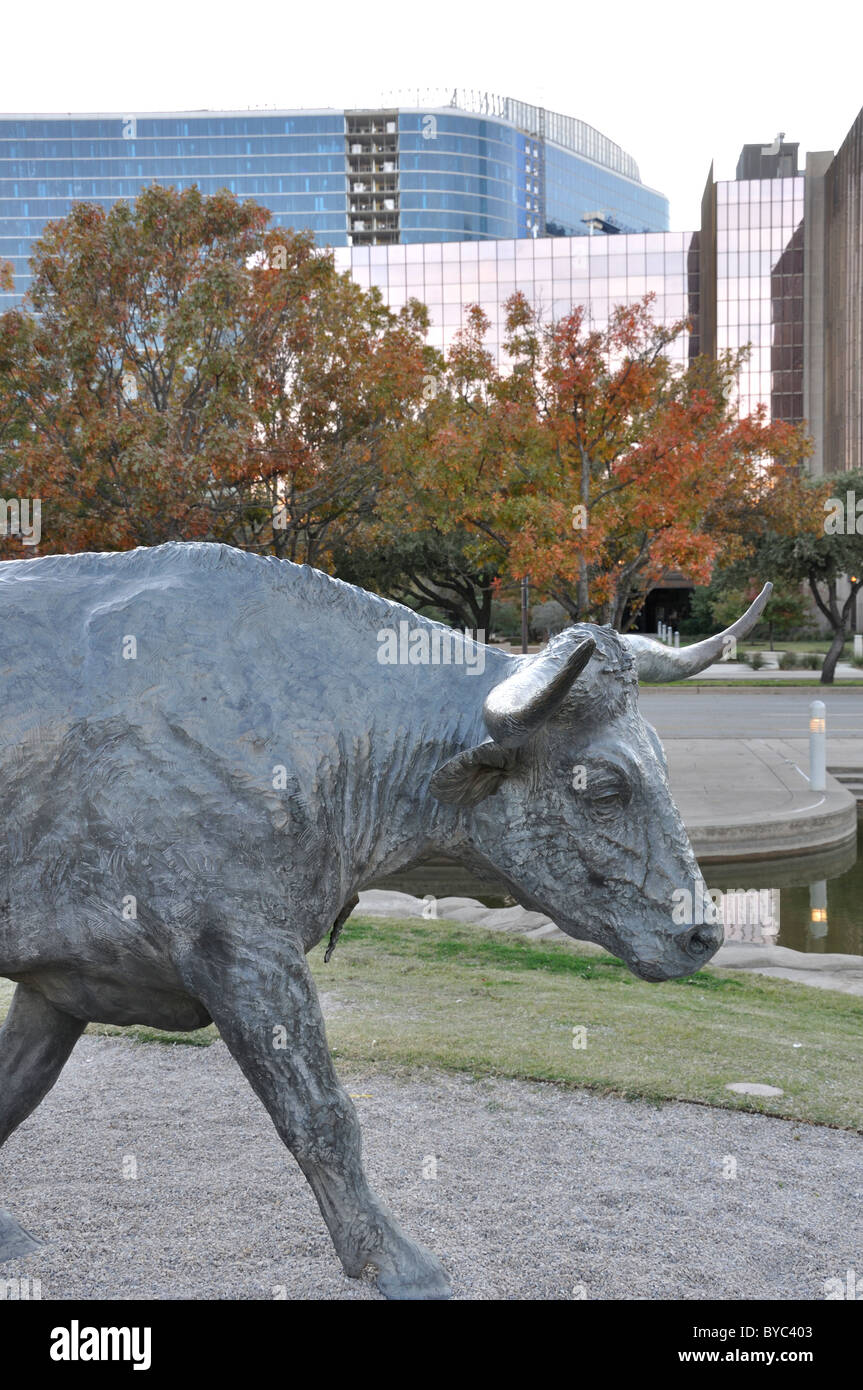 Longhorn cattle drive bronze sculptures hi-res stock photography and ...