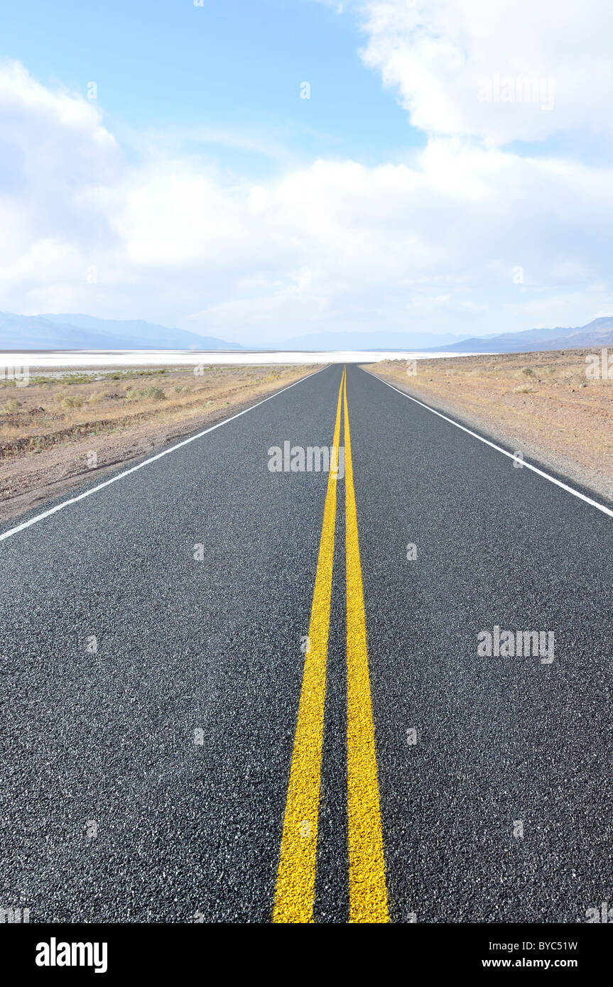 Closeup of the yellow road dividing line Stock Photo - Alamy