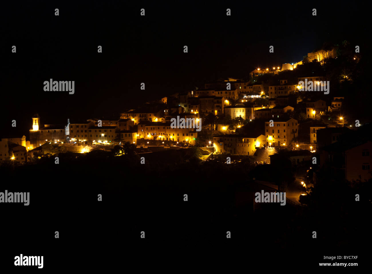 Night view of illuminated Marciana town in Isola d'Elba Stock Photo - Alamy