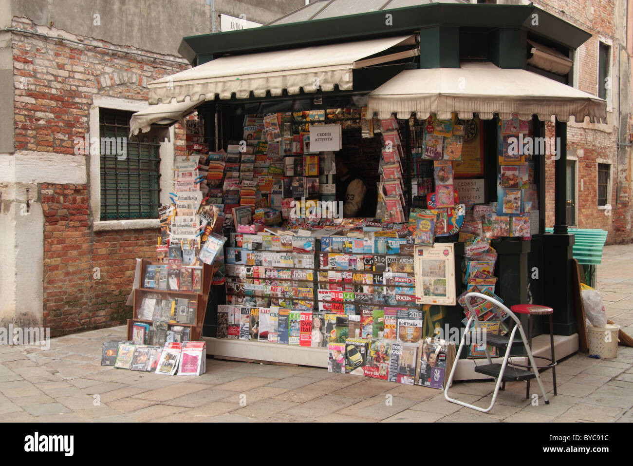 Italian Magazine Stand High Resolution Stock Photography and Images - Alamy