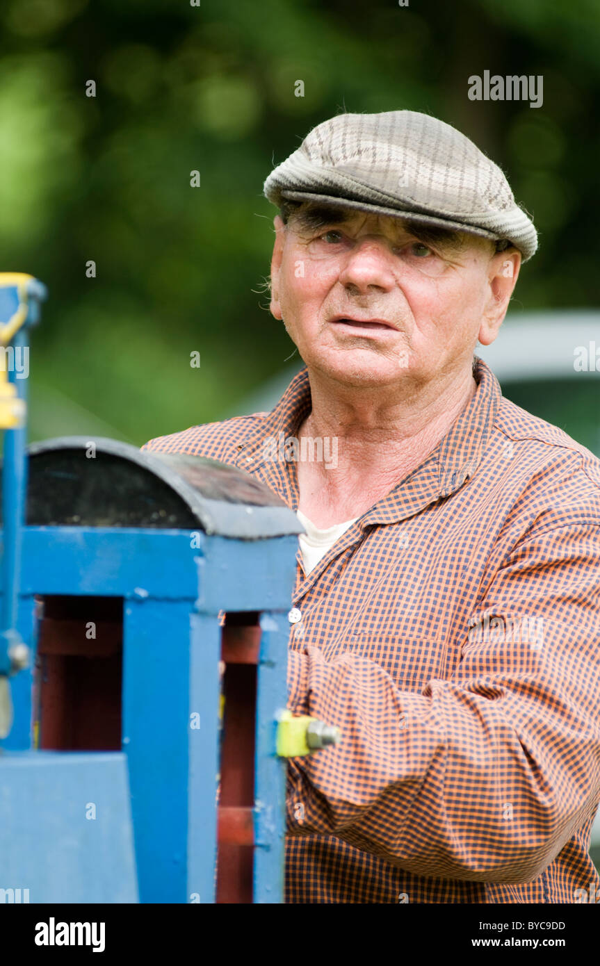 Human traction hi-res stock photography and images - Alamy